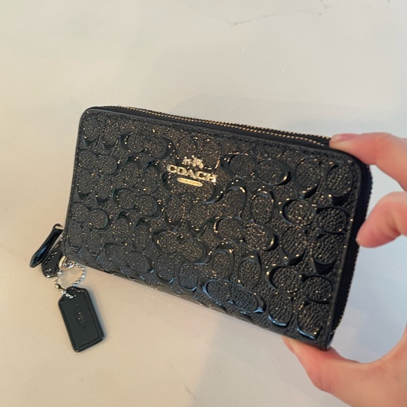 Coach | Bags | Coach Accordion Zip Wallet In Signature Leather Black ...